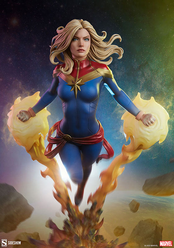 "Marvel Comics" Premium Format Figure Captain Marvel (Sparkle Fist ...