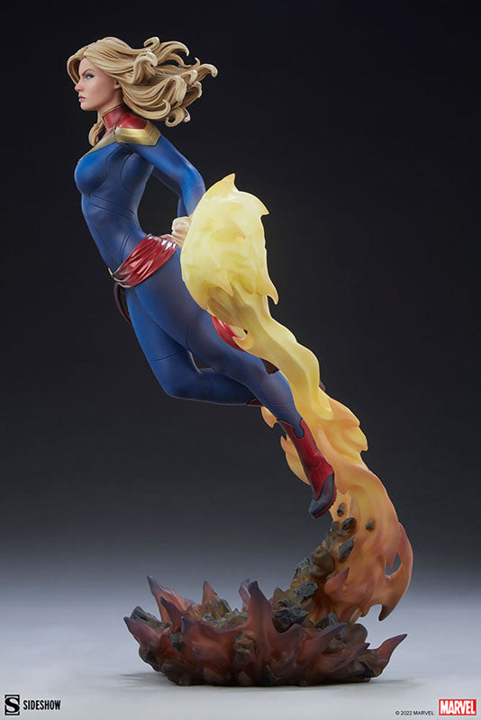 "Marvel Comics" Premium Format Figure Captain Marvel (Sparkle Fist ...